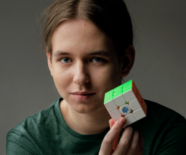 Tymon Kolasiński został Mistrzem Świata w układaniu kostki rubika 6x6x6 ...