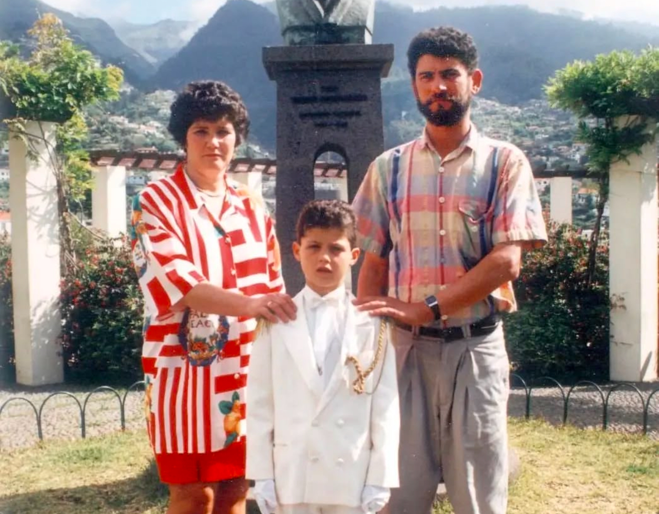 Cristiano urodził się w portugalskim Funchal. Mama Ronaldo — Maria ...